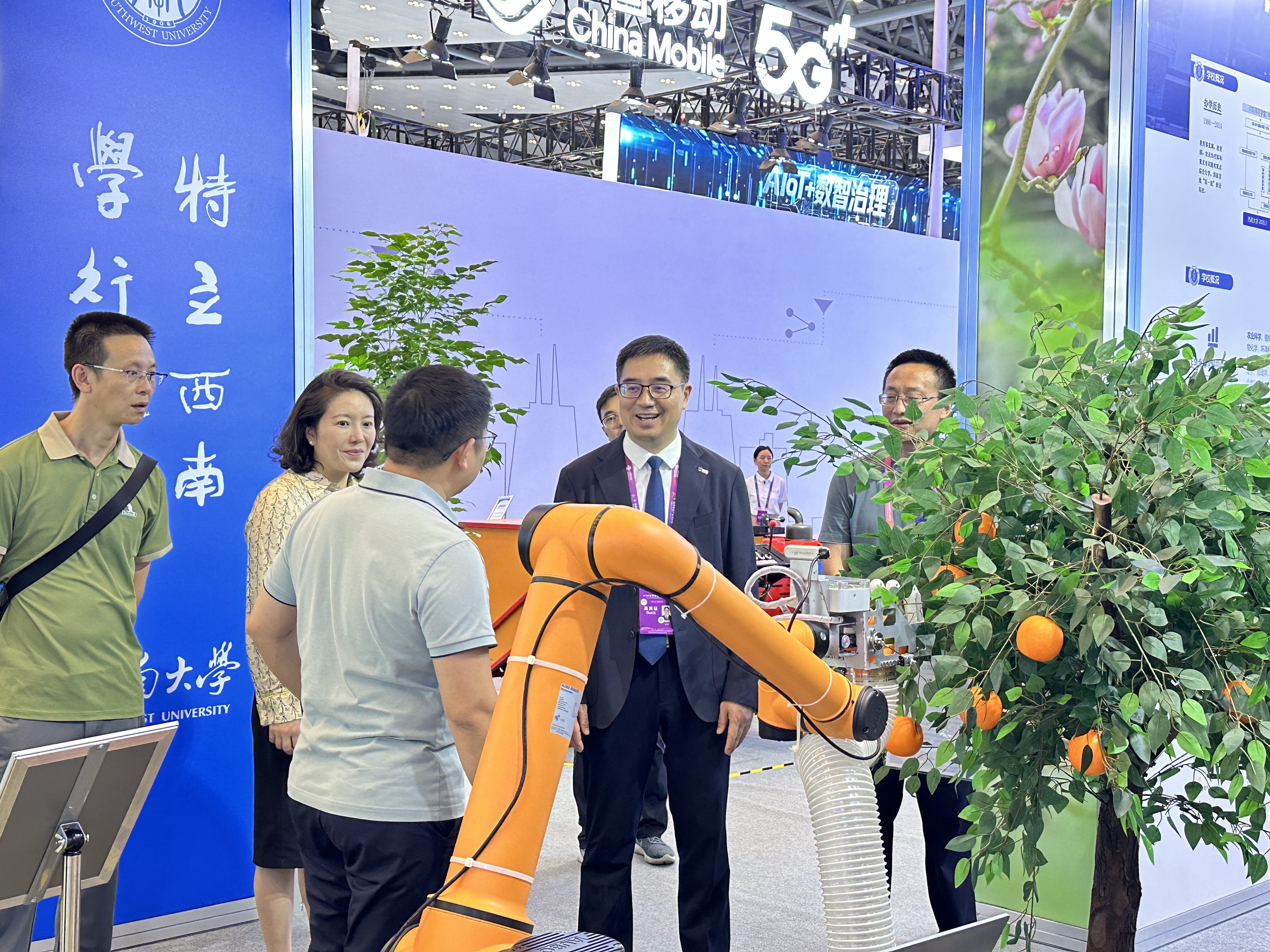 学院多项科技成果亮相2025世界智能产业博览会-首页-工程技术学院